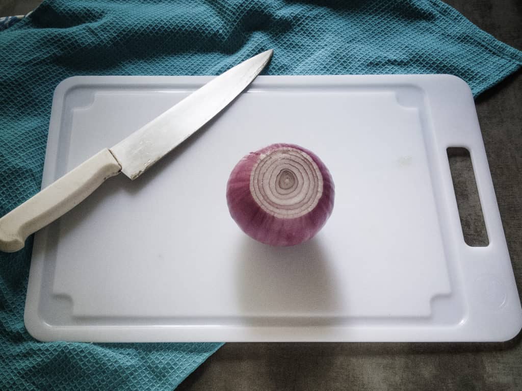 How to cut red onion feathers - Cook Eat Live Love