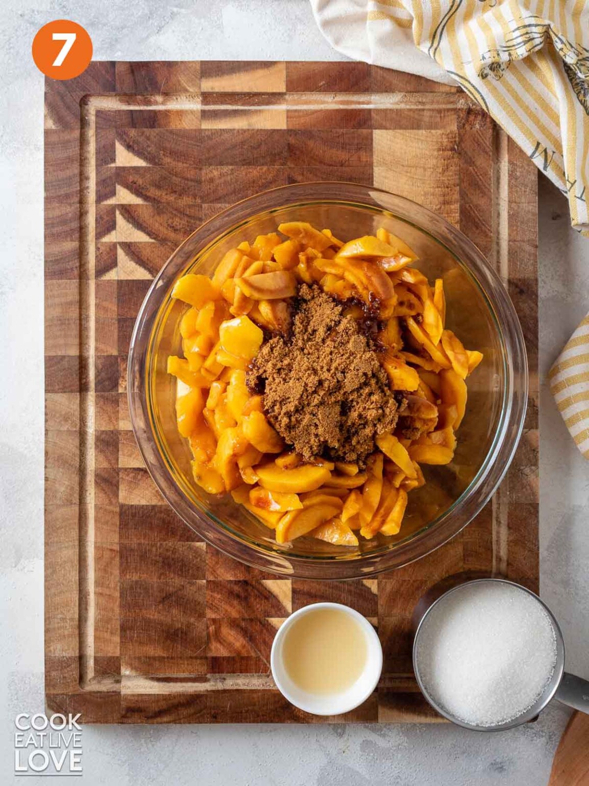 Southern Vegan Peach Cobbler Recipe - Cook Eat Live Love